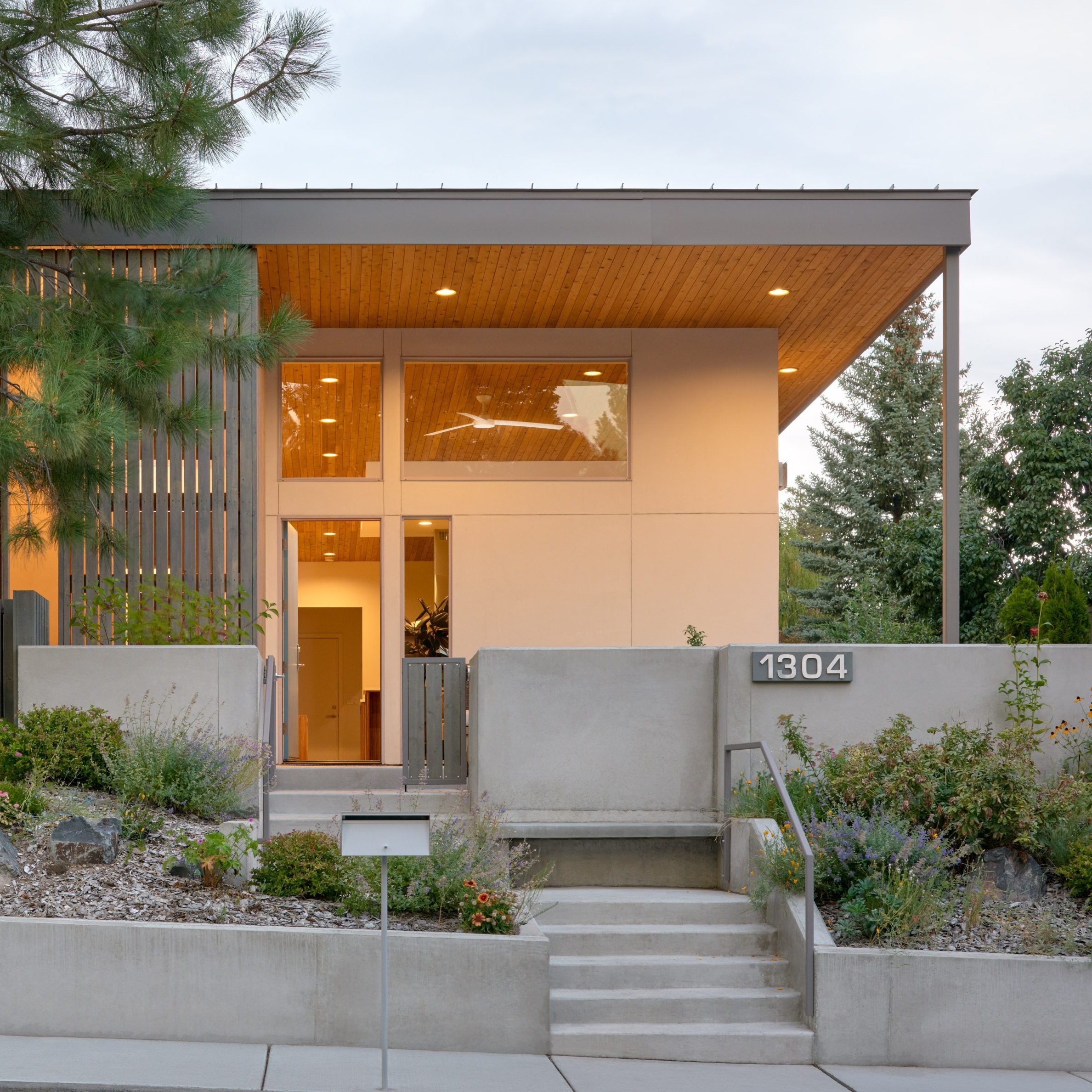 Fresno Infill :: Modern Bend Architecture